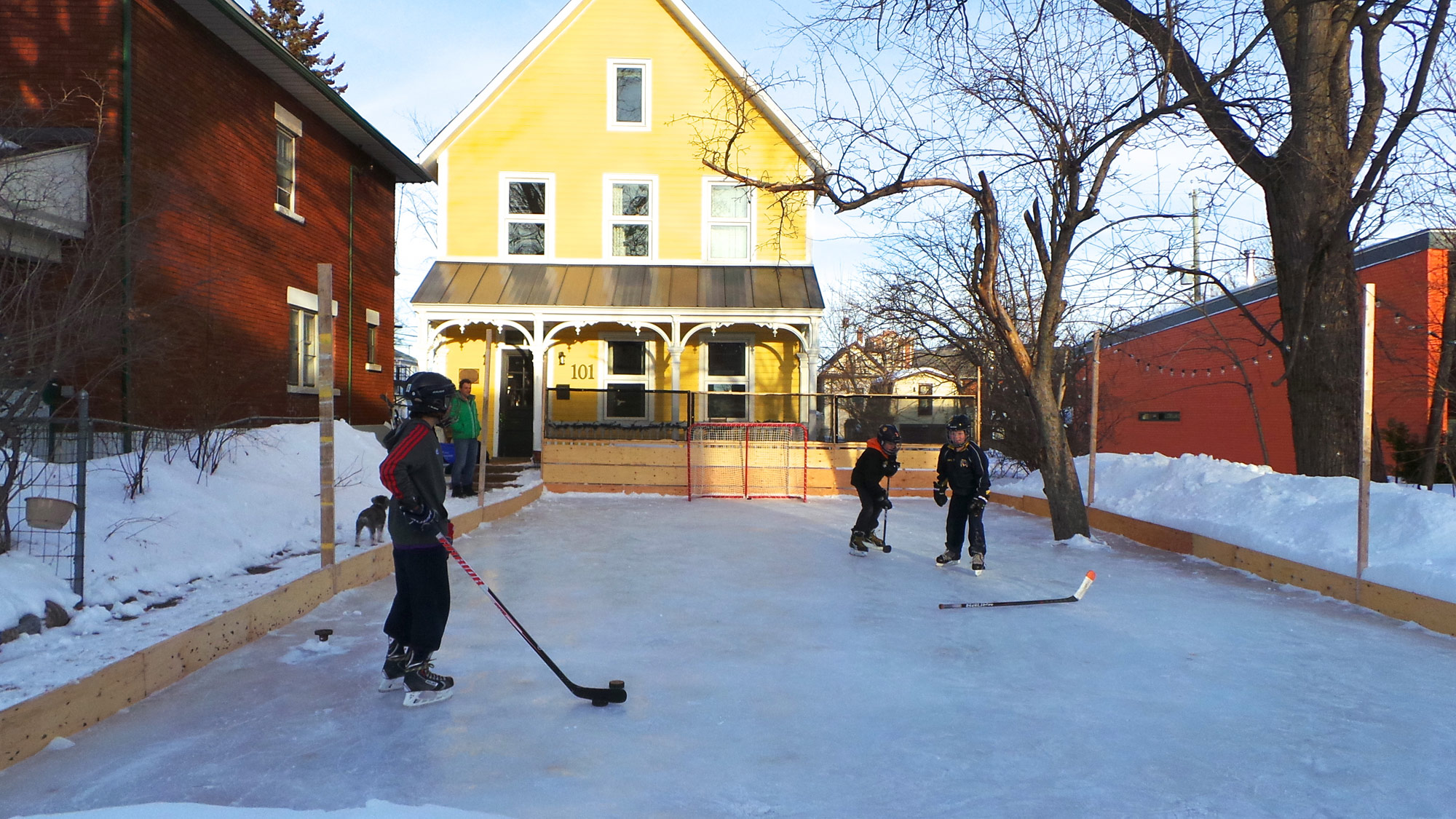 Shinny happy neighbours: Is this Bayswater rink the best in Kitchissippi?