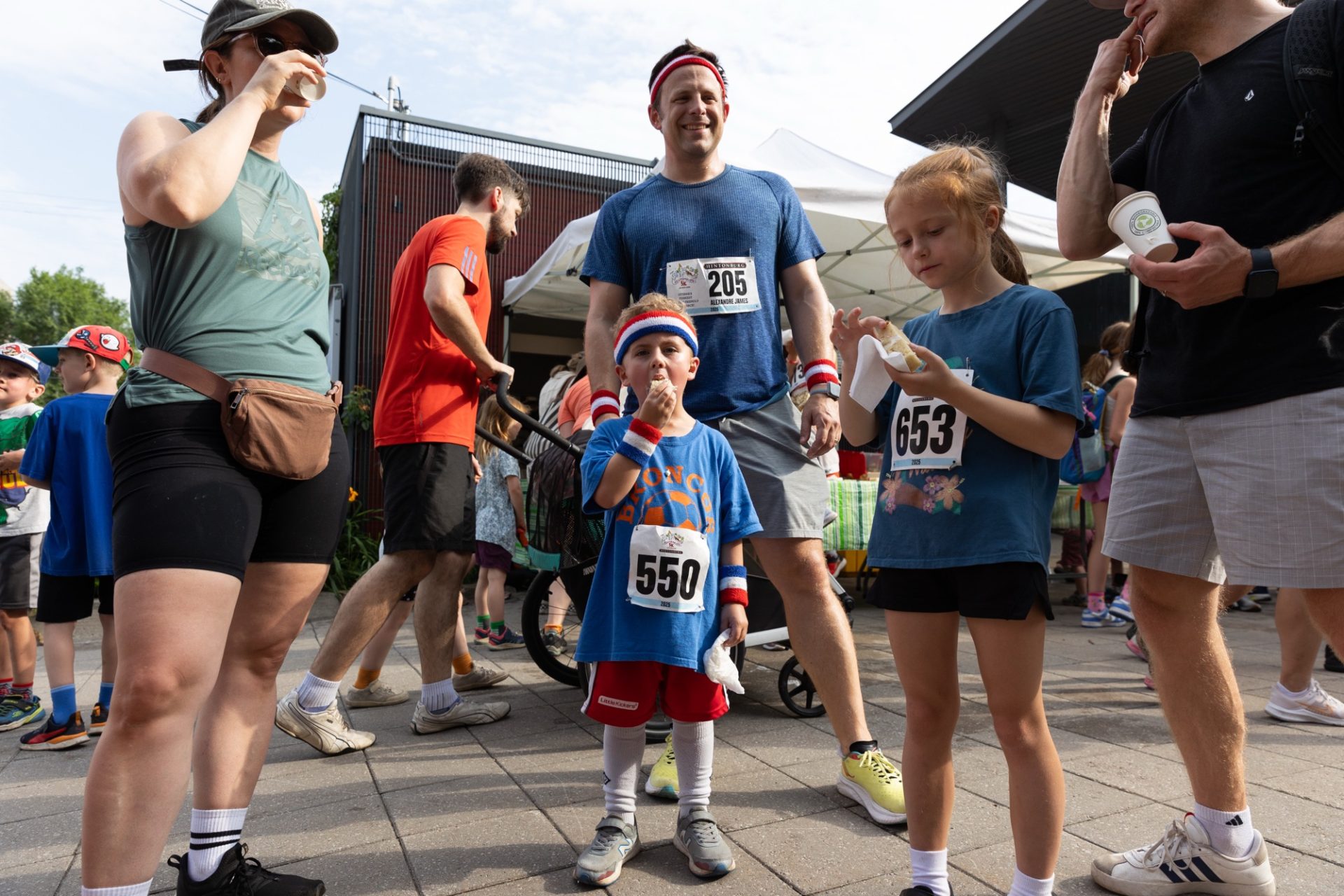 In photos: Over 800 people participate in annual Hintonburg run