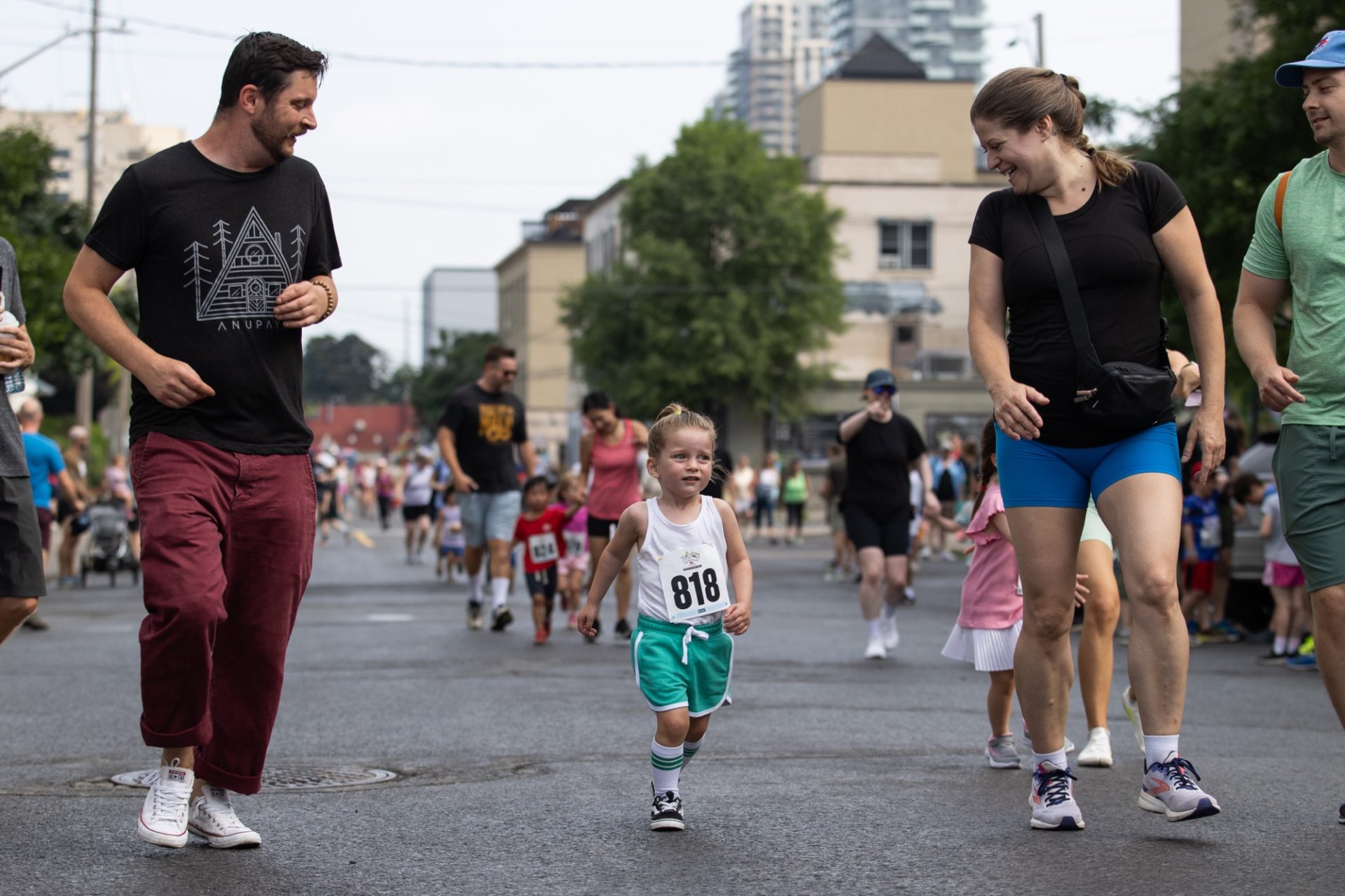 In photos: Over 800 people participate in annual Hintonburg run